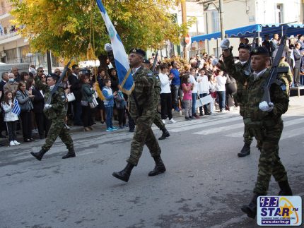 H παρέλαση στα Γρεβενά την 28η Οκτωβρίου 2022 (video) – Μαθητές ...